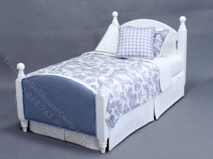 Miniature White Bed Dressed in Grey Bedding [DEW SingleToile] | The ...